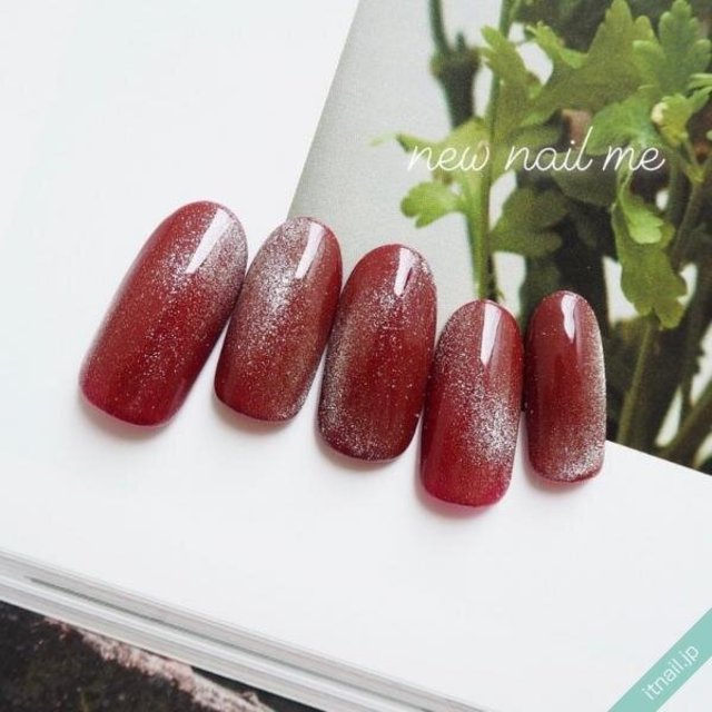 写真 (1枚目) - 秋イチオシの[マグネットネイル]特集♡おすすめの色＆デザイン～2021～ - LOCARI（ロカリ）