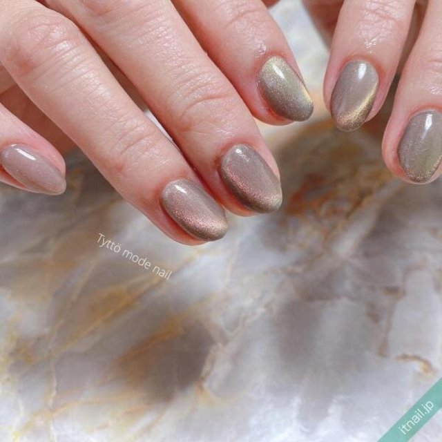 写真 (5枚目) - 秋イチオシの[マグネットネイル]特集♡おすすめの色＆デザイン～2021～ - LOCARI（ロカリ）