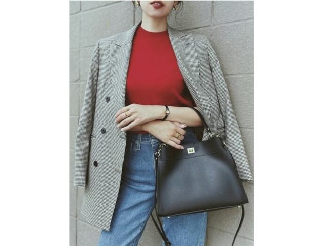 写真 (6枚目) - 40代女性に！この秋トレンドの「ブルーデニム」コーデ5選 - LOCARI（ロカリ） - LOCARI（ロカリ）