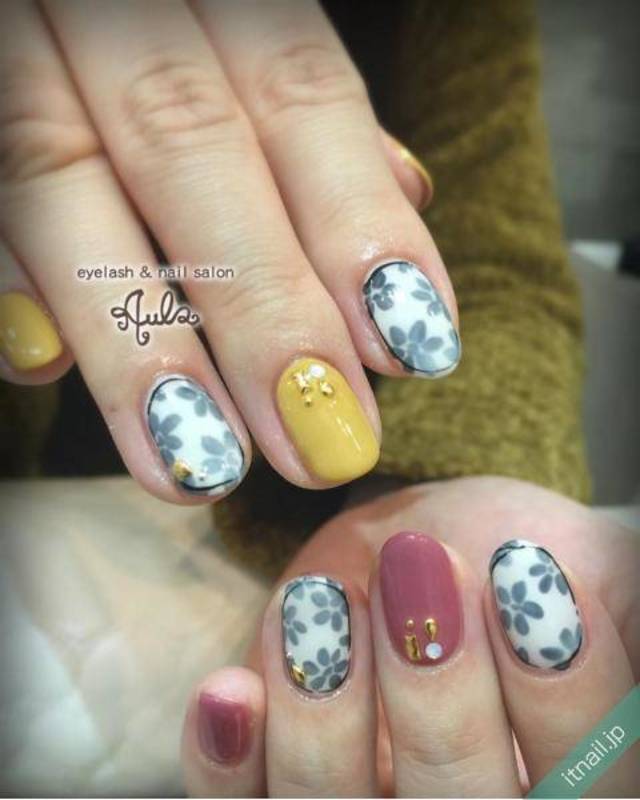 写真 (7枚目) - レトロでキュート♡大人可愛いマスタードイエローネイル画像集 - LOCARI（ロカリ）