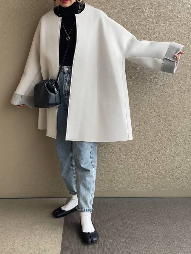 写真 (1枚目) - 「黒のニット」最強説！秋冬お手本にするべきレディースコーデ5選 - LOCARI（ロカリ）