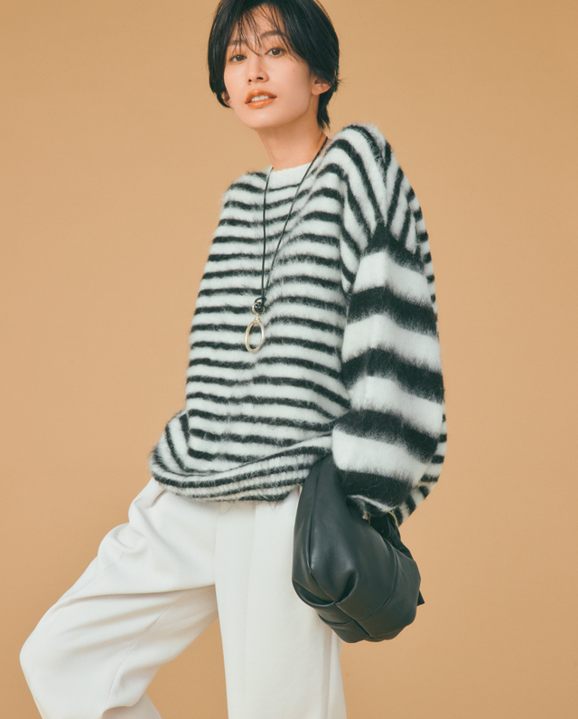 写真 (2枚目) - 「ボーダーのほっこり見え」を解消するのは“盛れる”ニットコーデ！ - LOCARI（ロカリ）