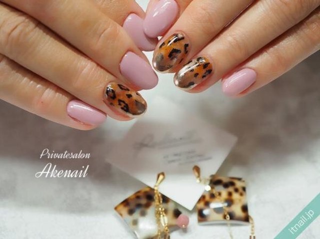 写真 (4枚目) - キレイめモードなレオパード柄ネイル♡冬を彩る旬デザイン2021 - LOCARI（ロカリ）