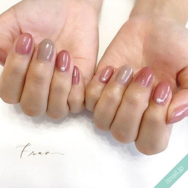 写真 (1枚目) - 大人可愛いネイルは《ピンク×グレー》で作る♡シンプルもニュアンス感もGET - - LOCARI（ロカリ）
