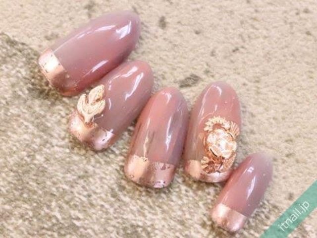 写真 (11枚目) - 大人可愛いネイルはどっちで作る？ピンクベージュVSグレイッシュピンクのネイル集 - LOCARI（ロカリ）