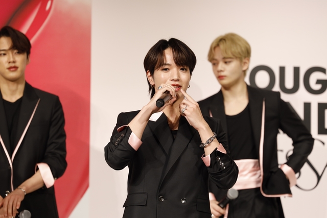 写真 (3枚目) - JO1がYSLの男性初アンバサダーに！就任発表会で書き初め＆新作リップをPR - - LOCARI（ロカリ）