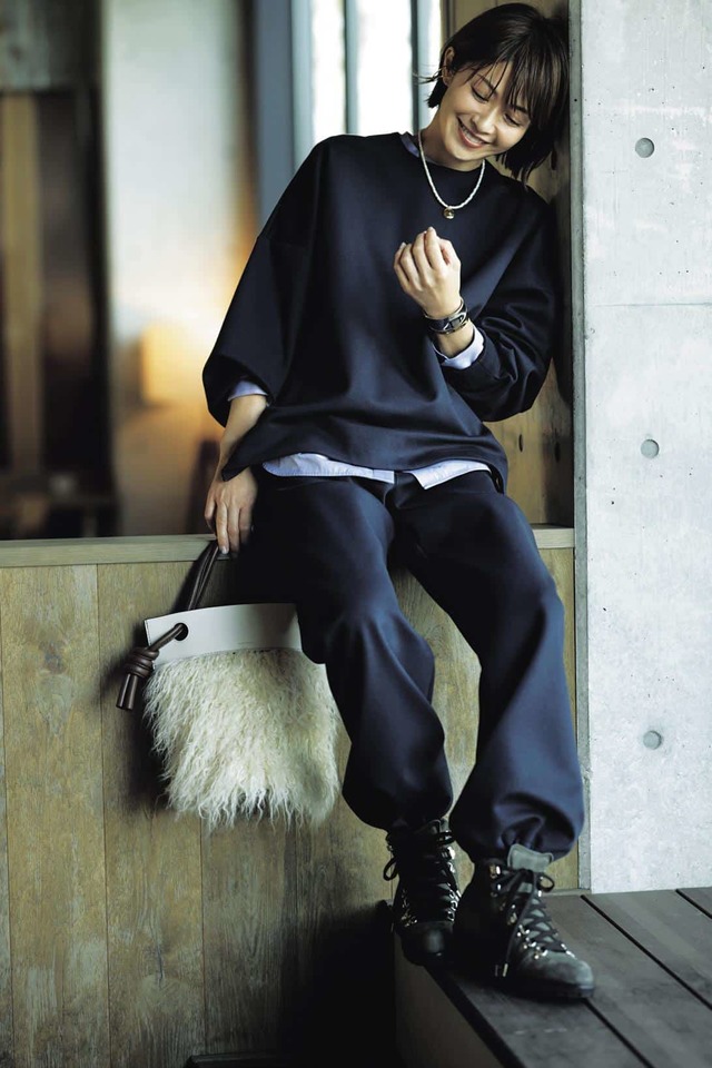 写真 (2枚目) - 今年らしいブーツはコレ！大人の「トラックブーツ」コーデ5選 - LOCARI（ロカリ）
