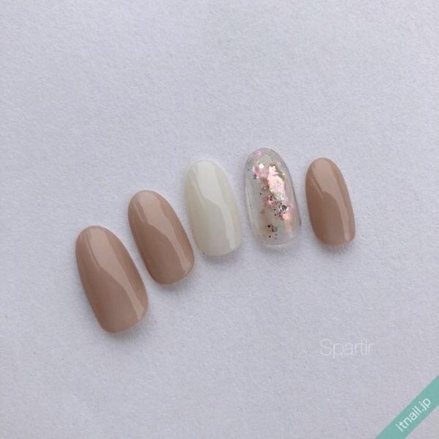 写真 (3枚目) - 冬の“優しいネイル”はオフホワイトにお任せ♡人気デザインをCHECKしよう - - LOCARI（ロカリ）