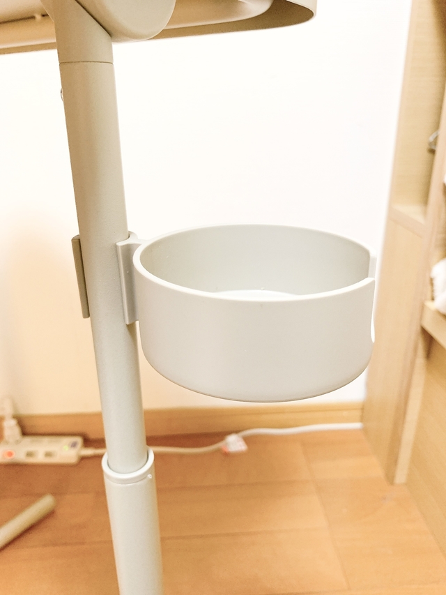 写真 (9枚目) - ソファで仕事しやす〜！イケアの「昇降デスク」これで3000円以下はお得すぎる…！ - LOCARI（ロカリ）