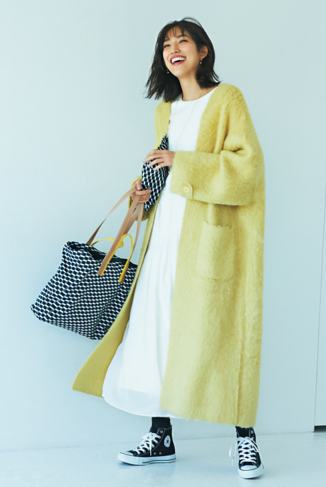 写真 (2枚目) - [黒コンバースはハイカットが鉄板]“ブーツ感覚”で冬スカートがこなれて見える！ - LOCARI（ロカリ）