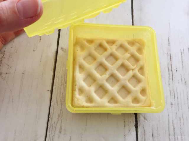 写真 (6枚目) - レンジで1分！キャンドゥ「ワッフル型」で即席おうちベーカリー！ - LOCARI（ロカリ） - LOCARI（ロカリ）