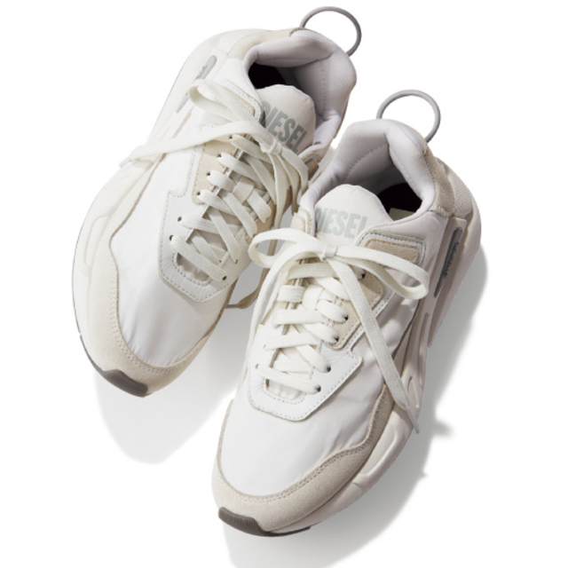 写真 (5枚目) - スニーカーは「ソックス」で垢抜ける！“白でまとめる”テク3選 - LOCARI（ロカリ）