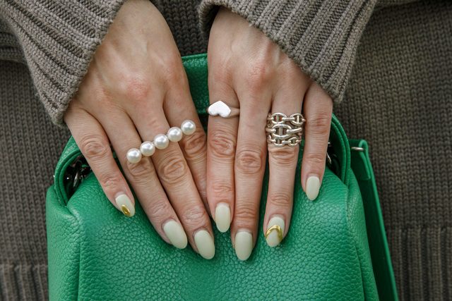 写真 (13枚目) - エルメス、ティファニー、タサキetc[手元ジュエリー重ねづけSNAP！] - LOCARI（ロカリ）