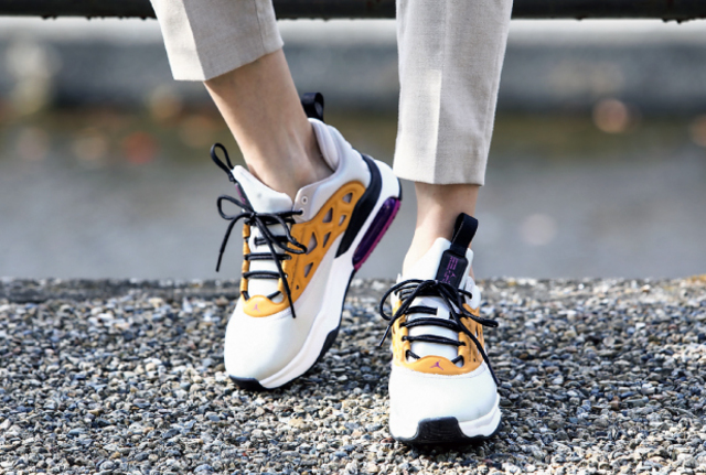 写真 (8枚目) - [オシャレな人のスニーカー拝見]実は“マルチカラー”って使いやすい！ - LOCARI（ロカリ）