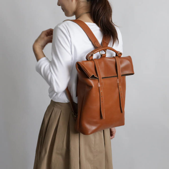 写真 (8枚目) - A4サイズ対応の大容量♡オンオフ使えて才色兼備な「通勤バッグ」4選 - LOCARI（ロカリ）