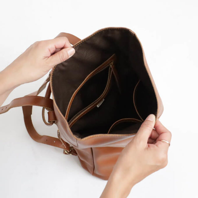写真 (9枚目) - A4サイズ対応の大容量♡オンオフ使えて才色兼備な「通勤バッグ」4選 - LOCARI（ロカリ）