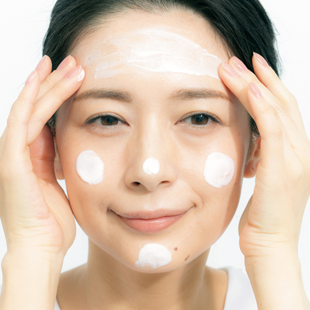 写真 (2枚目) - クルクルメイク落としはNG！ [たるみを防ぐ]クレンジングの方法は？ - LOCARI（ロカリ）