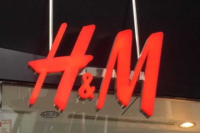 写真 (1枚目) - [最大半額]「H＆M」でセール実施中！2000円以下で買える春アイテム5選。 - LOCARI（ロカリ）