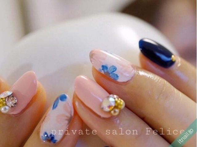写真 (6枚目) - ネイビーでシックに決める春夏ネイル♡おすすめデザイン～2022～ - - LOCARI（ロカリ）