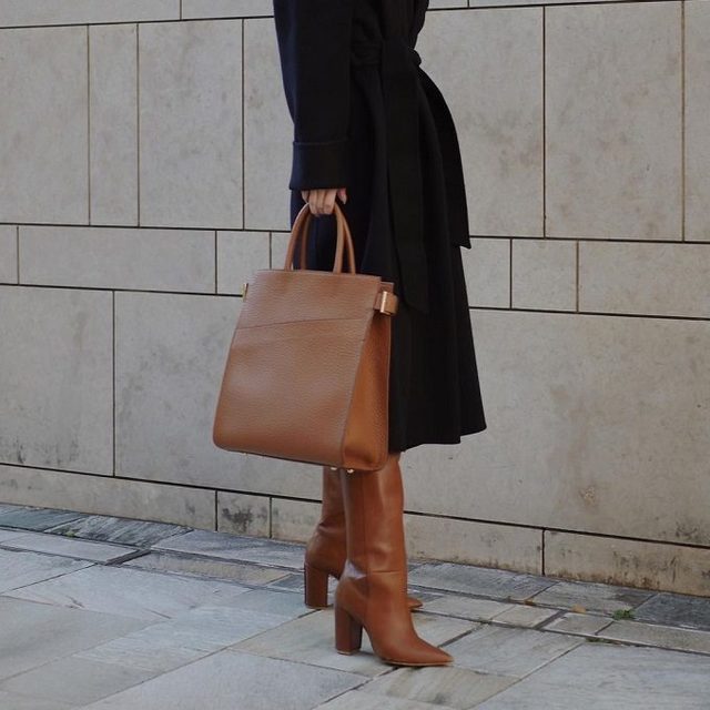 写真 (1枚目) - PCもA4もラクラク入る！大人の余裕とセンスが光る大きめバッグ3選 - LOCARI（ロカリ）