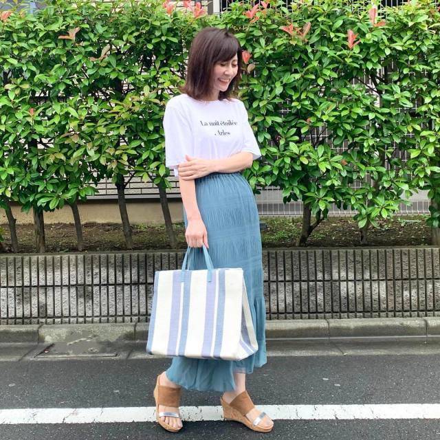 写真 (5枚目) - 大人女子こそ「ロングスカート」穿くべし。老け見えしない初夏コーデ - LOCARI（ロカリ）