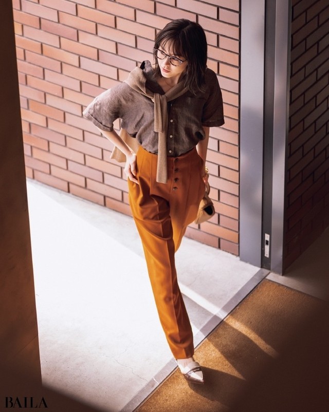 写真 (2枚目) - 桐谷美玲がナビ！働くバイラ世代の「ゴキゲンに働く服」、新提案 - LOCARI（ロカリ）