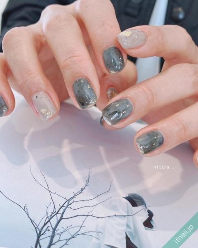 写真 (4枚目) - ちょい足しミラーのニュアンスネイルがおしゃれ♪人気デザインをCHECK - LOCARI（ロカリ）