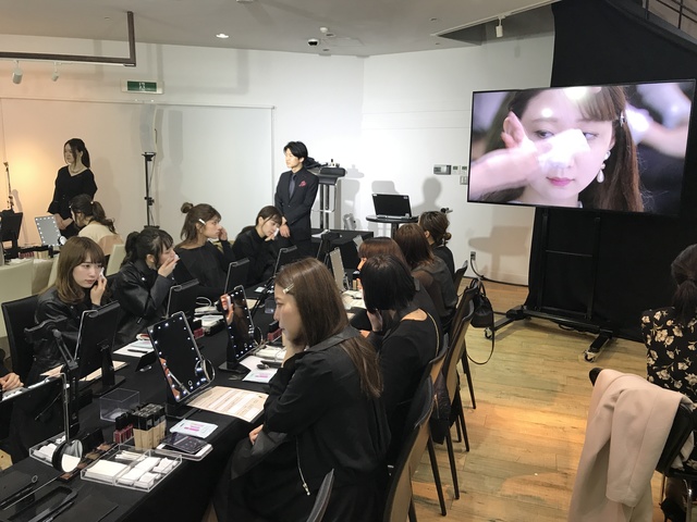 写真 (5枚目) - 「肌がキレイ」と褒められる！口コミやSNSで大絶賛「KATE新ファンデーション」 - LOCARI（ロカリ）