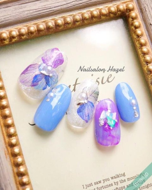 写真 (4枚目) - 梅雨ネイルにぴったり♪リアルなお花が主役の儚げデザイン[2022] - - LOCARI（ロカリ）