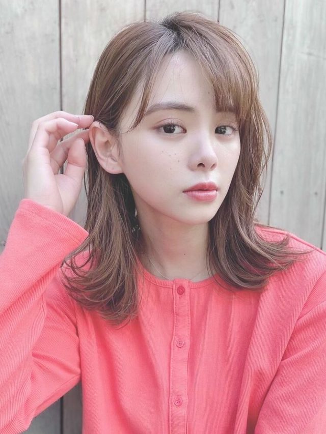 写真 (9枚目) - 《30代×前髪ありミディアム》特集。大人の魅力を引き出すシンプルスタイルをご紹介 - LOCARI（ロカリ）