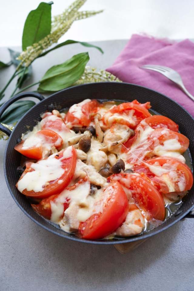 写真 (2枚目) - なに！？この柔らかさ！リピ確定の「鶏むね肉」絶品レシピ12品 - LOCARI（ロカリ） - LOCARI（ロカリ）