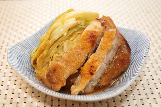 写真 (1枚目) - 奇跡の食感！『春キャベツと鶏の関西風すき煮』で素材の旨みを120%引き出す - LOCARI（ロカリ）