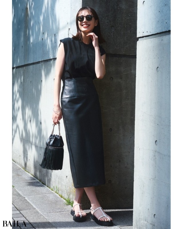 写真 (2枚目) - [忙しい朝を救うサマーモノトーン]質感で差をつける！黒のワントーンコーデBEST3 - LOCARI（ロカリ）