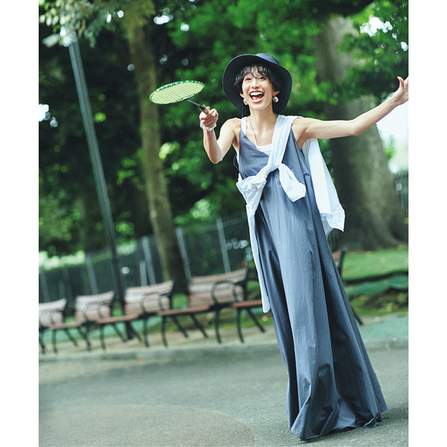 写真 (3枚目) - グレーが狙い目！『キャミワンピ』がとにかく着回せる3つの理由 - LOCARI（ロカリ） - LOCARI（ロカリ）