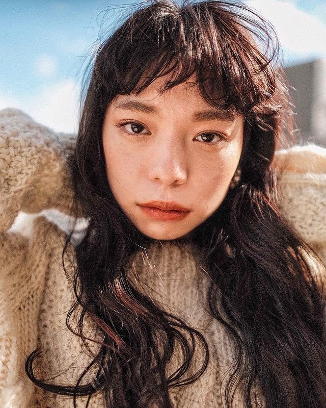 写真 (27枚目) - 芸能人にも人気!!ベビーバングのヘアカタログ♡丸顔、面長、40代でも似合う？ - LOCARI（ロカリ）