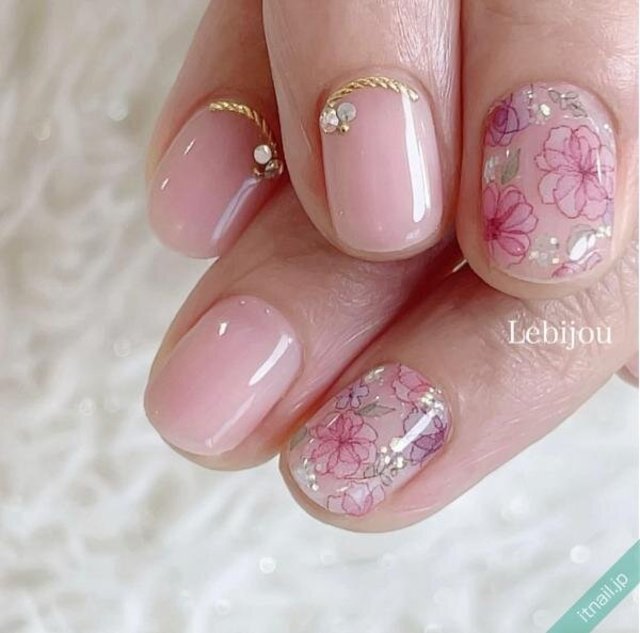 写真 (3枚目) - 夏の『帰省ネイル』特集 - 上品・シンプル・ショートの三拍子でつくる。 - LOCARI（ロカリ）