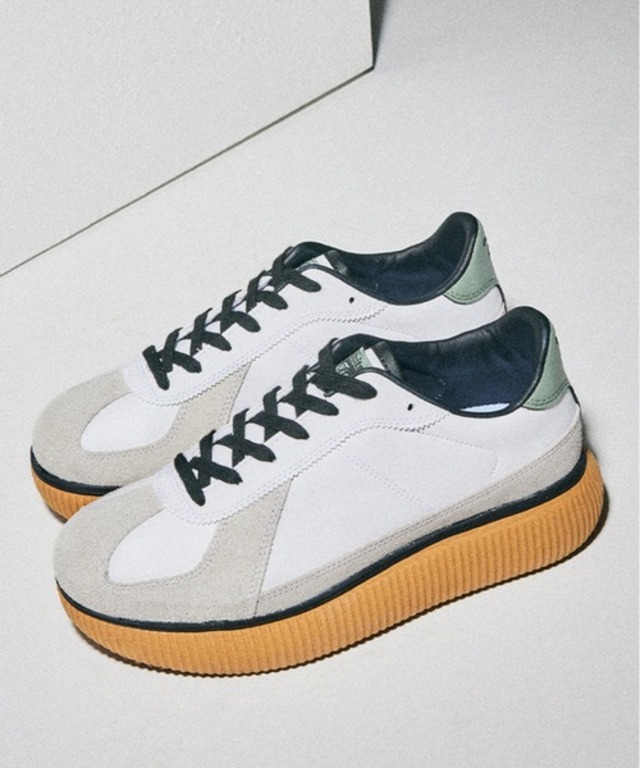 写真 (11枚目) - サンダルもいいけど、夏もやっぱり「スニーカー」！コレ買い13選 - LOCARI（ロカリ）