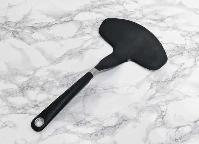 写真 (1枚目) - なんだこのフォルム…！IKEA「フライ返し」でだれでも返しの達人！ - LOCARI（ロカリ）