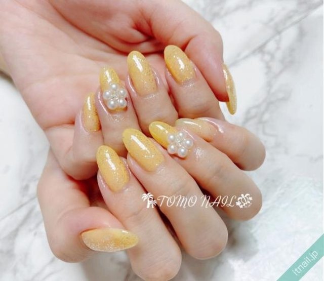 写真 (3枚目) - 晩夏におすすめのイエローネイル10選♪少し深みのある色がGOOD！ - - LOCARI（ロカリ）