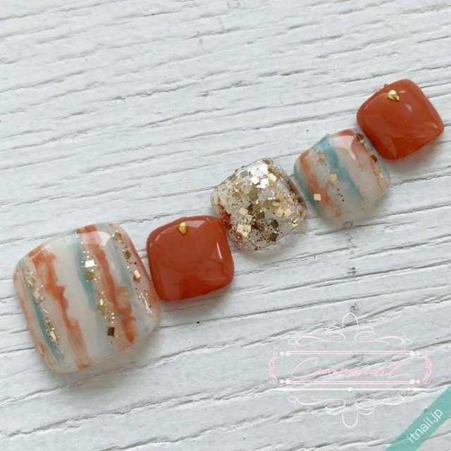 写真 (6枚目) - 《テラコッタカラー》のフットネイルで大人な足元へ♪人気デザインを紹介 - LOCARI（ロカリ）