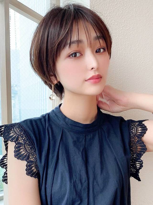 写真 (5枚目) - 好感度爆上がりヘアはコレ！40代こそ似合う「美人見えショート」5選 - LOCARI（ロカリ）