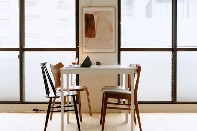 写真 (4枚目) - 1R・1K・1DK・1LDKでも置きやすい。ダイニングテーブルの選び方＆実例 - - LOCARI（ロカリ）