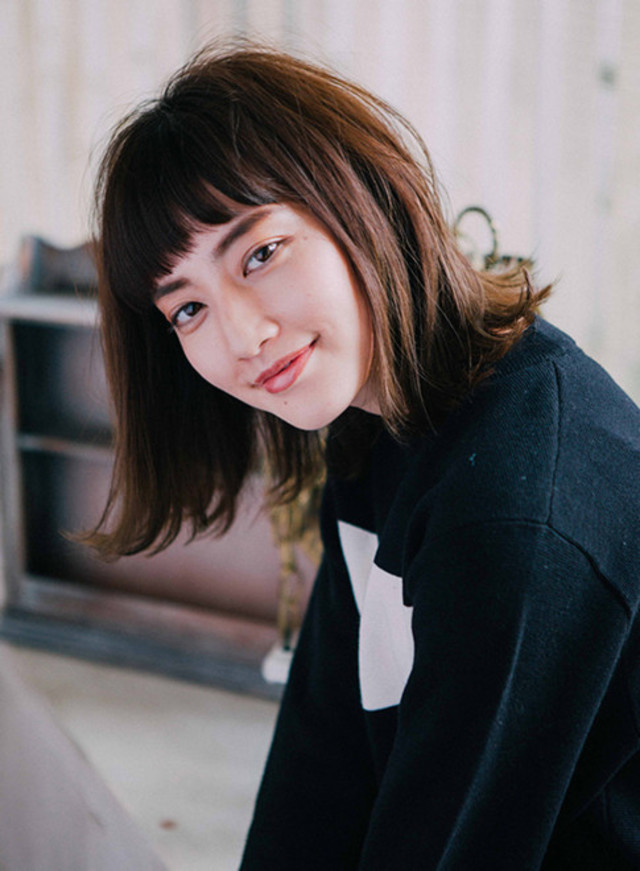 写真 (2枚目) - 40代に似合う前髪って？オシャレ見え確実な“イチオシバング” - LOCARI（ロカリ）