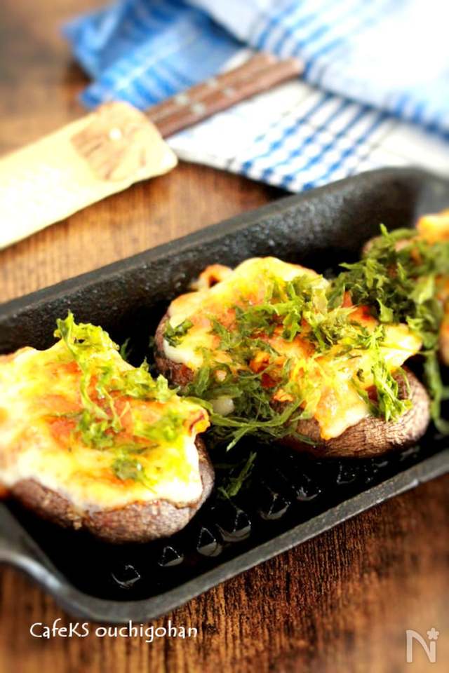 写真 (3枚目) - 秋もビールが旨い！「きのこ」で作る「旨みたっぷりおつまみ」12選 - LOCARI（ロカリ）