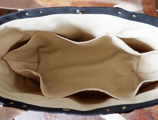 写真 (9枚目) - きれいめカジュアルで通勤にもオススメ！A4対応の上質な帆布トート特集 - LOCARI（ロカリ）