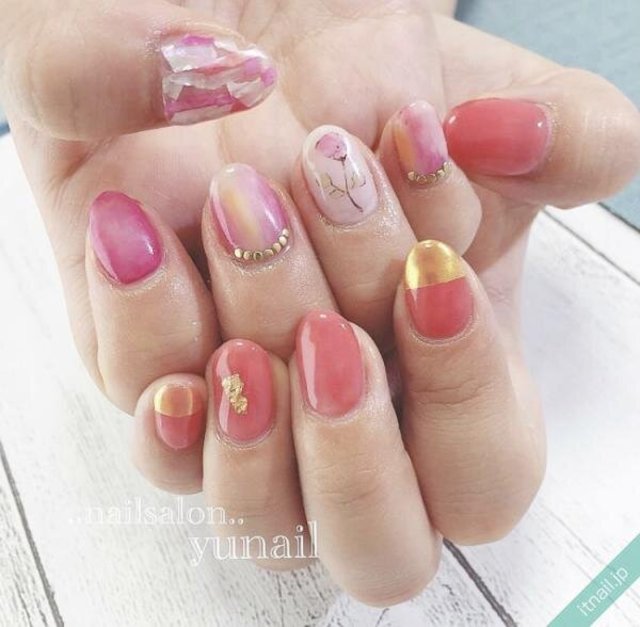 写真 (1枚目) - 心トキメク、《一輪挿しネイル》の特集♡人気デザインをCHECK - LOCARI（ロカリ） - LOCARI（ロカリ）