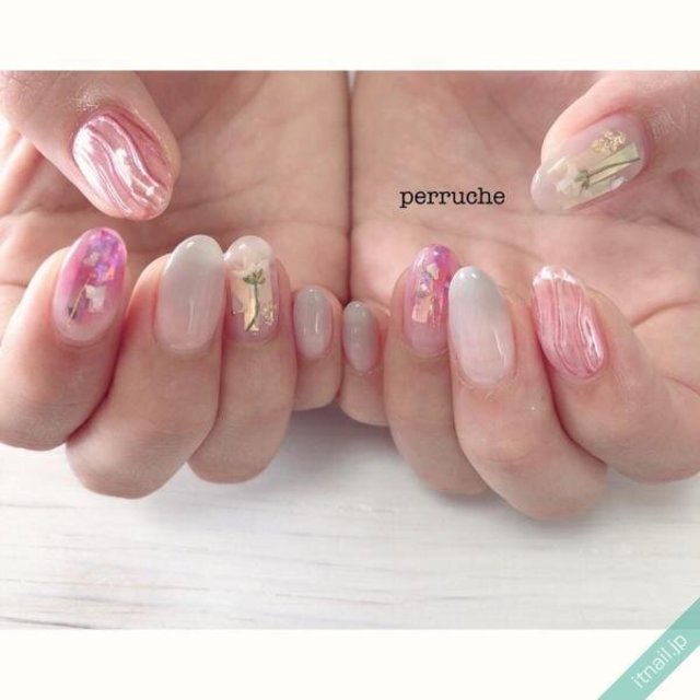 写真 (2枚目) - 心トキメク、《一輪挿しネイル》の特集♡人気デザインをCHECK - LOCARI（ロカリ） - LOCARI（ロカリ）