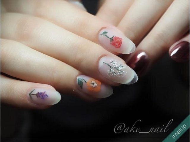 写真 (5枚目) - 心トキメク、《一輪挿しネイル》の特集♡人気デザインをCHECK - LOCARI（ロカリ）