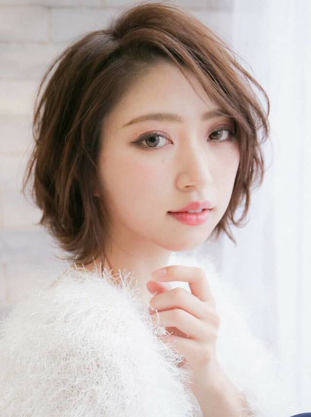 写真 (2枚目) - こんなに垢抜けて見えちゃうの？40代のための「ボブヘア」5選 - LOCARI（ロカリ）