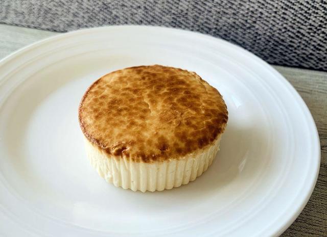 写真 (4枚目) - ローソン「濃密カヌレ」発売7日で200万個突破！「3個くらい一気」「レベル高っ」 - LOCARI（ロカリ）